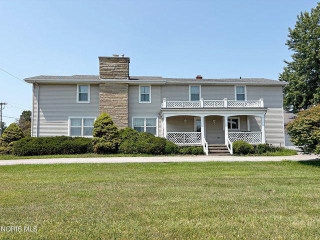 16010 W Poe Rd, Bowling Green, OH 43402