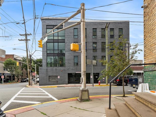 1601 Manhattan Ave # 203
