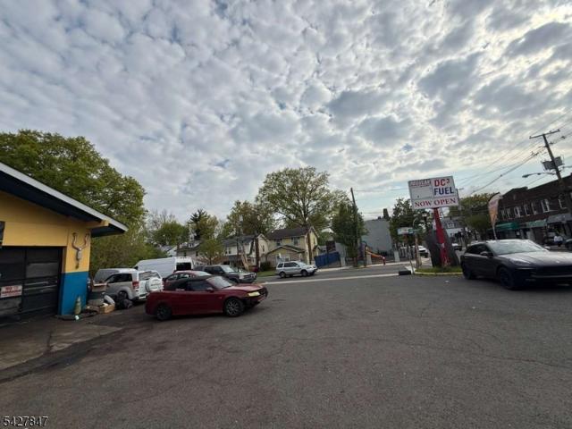 1601 Maple Ave