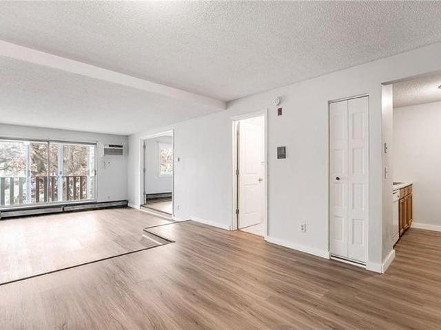 1601 N Innsbruck Dr Apt 281, Fridley, MN 55432