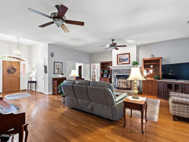 1601 Colonist Square SW