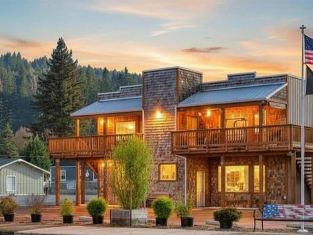 1601 E Main St, Cottage Grove, OR 97424