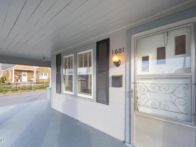 1601 Edgemont Avenue