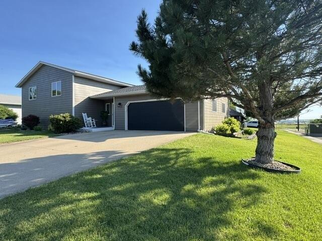 1601 Flag Mountain Dr, Pierre, SD 57501