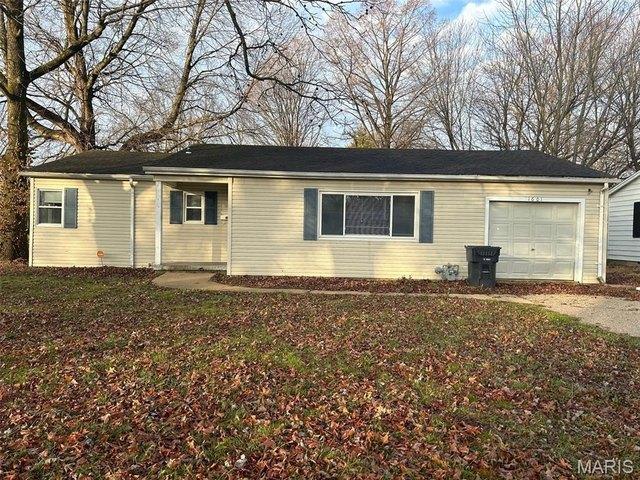 1601 Foster Dr, Belleville, IL 62226