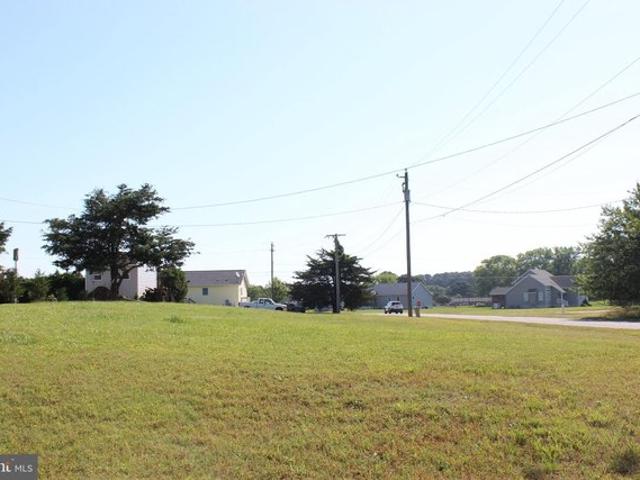 1601 High Seas Dr, Greenbackville, VA 23356