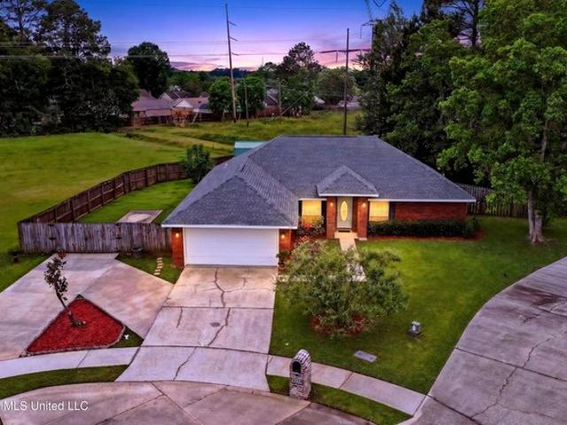 1601 Lori Dr, Ocean Springs, MS 39564