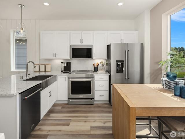 1601 rd Avenue NE