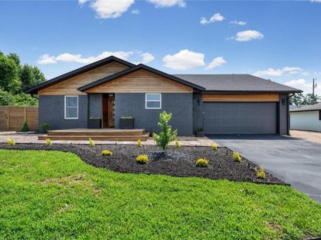 1601 S 17th St, Rogers, AR 72758