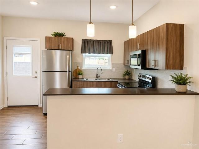 1601 W Cortlandt Street 1