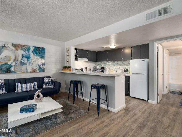 1601 W Camelback Road # E10AE