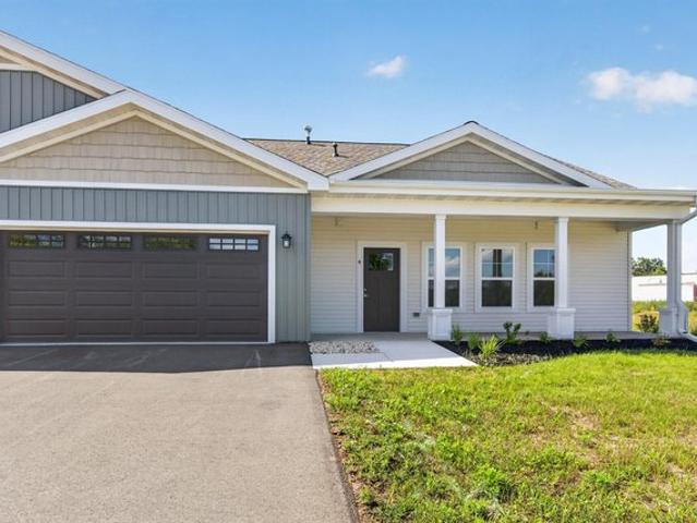 1601 Wildlife Dr Unit 4, Kewaskum, WI 53040