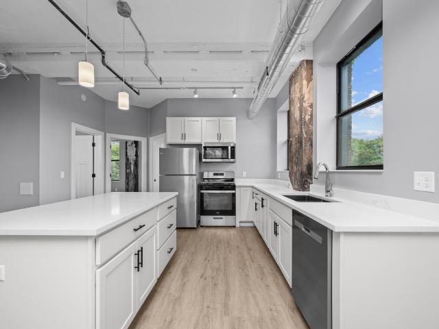 1601 16 th Avenue
