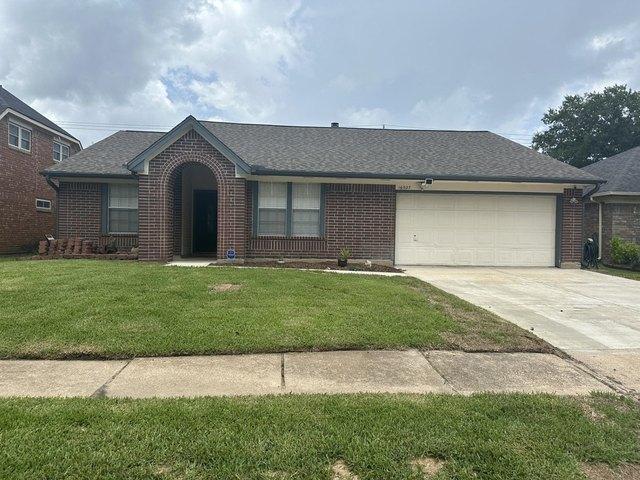 16027 Surrey Woods Dr, Friendswood, TX 77546