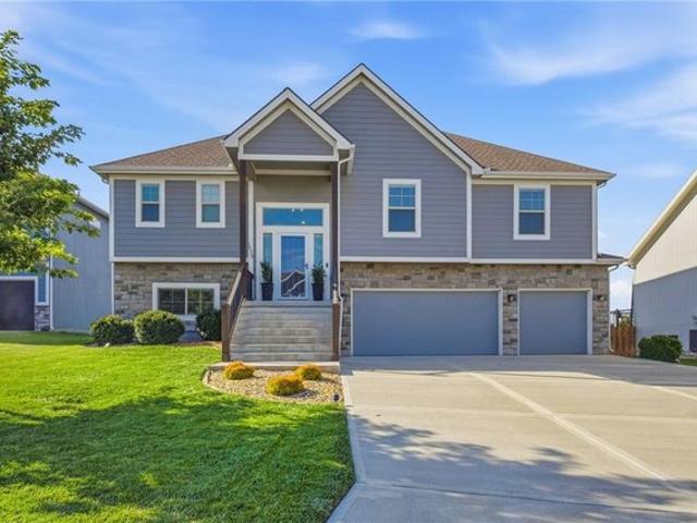 16029 Glenview St, Basehor, KS 66007