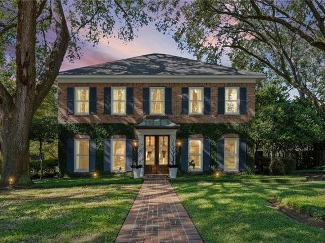 1602 Oak Forest Ct, Mobile, AL 36609