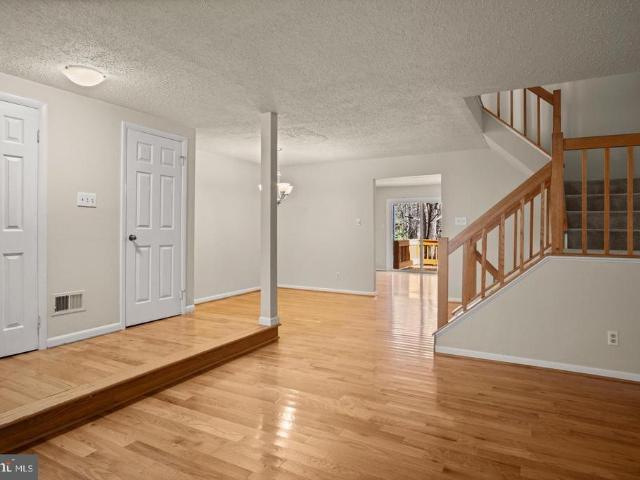 1602 Oak Spring Way