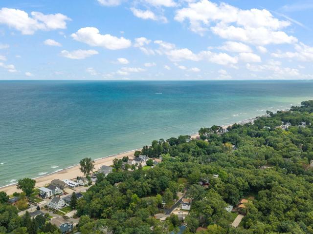 1602 Oaks Court