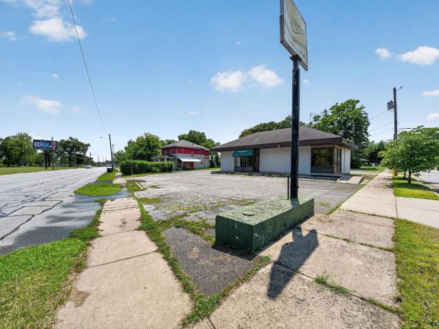 1602 E Lincolnway