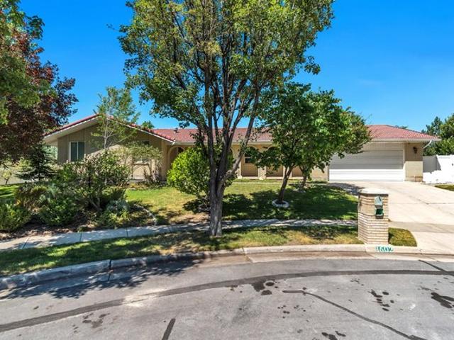 1602 E Nicklaus Cir, Sandy, UT 84092