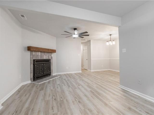 1602 Fairfax DR
