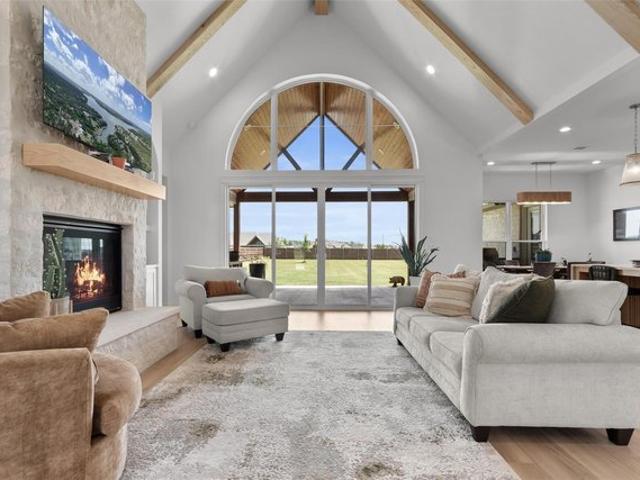 1602 Hunt Dr, Salado, TX 76571