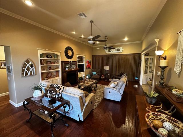 1602 Jefferson St, Bowie, TX 76230 | MLS #20261 | Compass