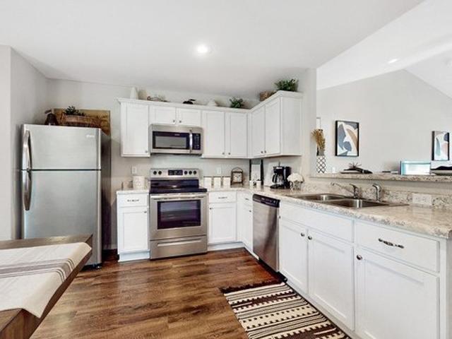 1602 SW 10th Ter, Oak Grove, MO 64075
