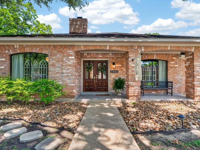 1602 S Hearthside Drive