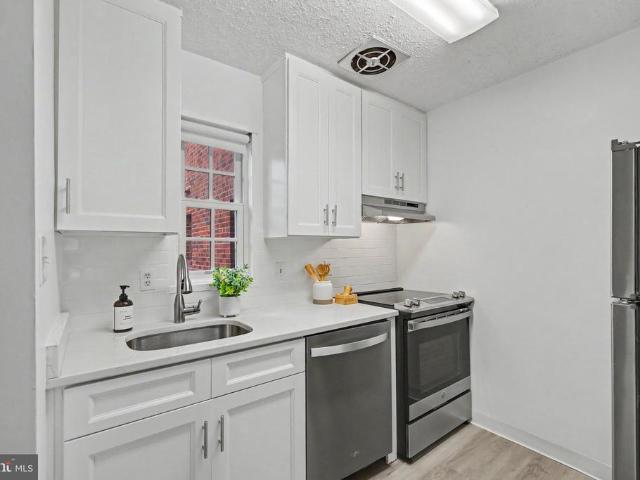 1602 W Abingdon Drive # 101