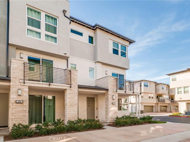 1602 W Bushell