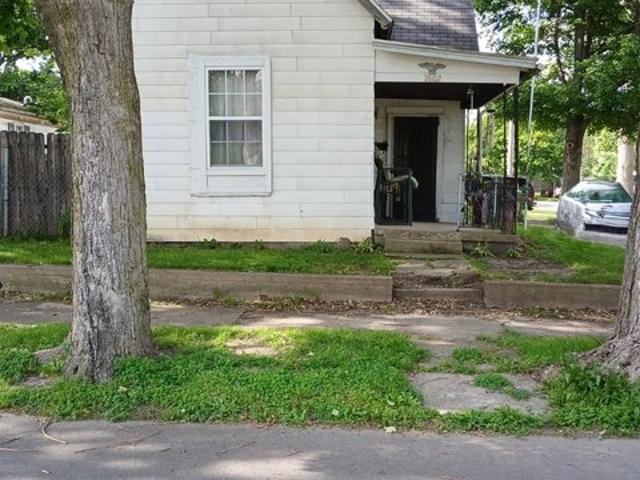 1602 W Jeffras Ave, Marion, IN 46952