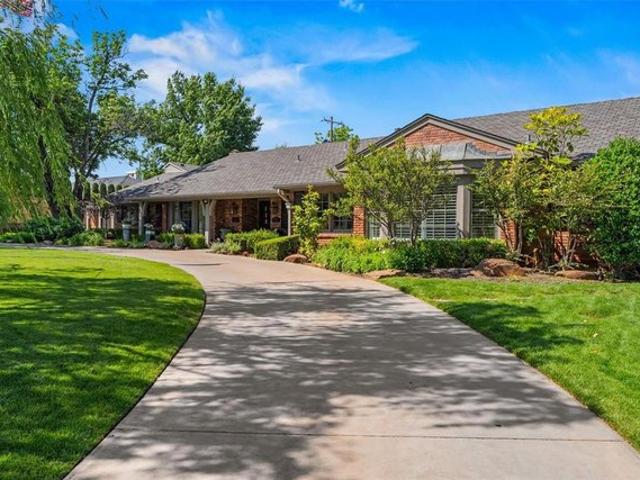 1603 Dorchester Dr, Nichols Hills, OK 73120