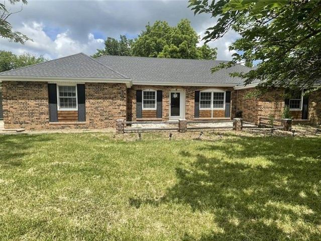 1603 Highland Dr, Clinton, MO 64735