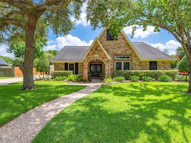 1603 White Wing Cir, Friendswood, TX 77546