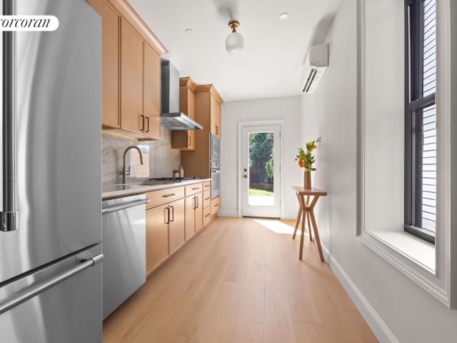 160 10th Street
