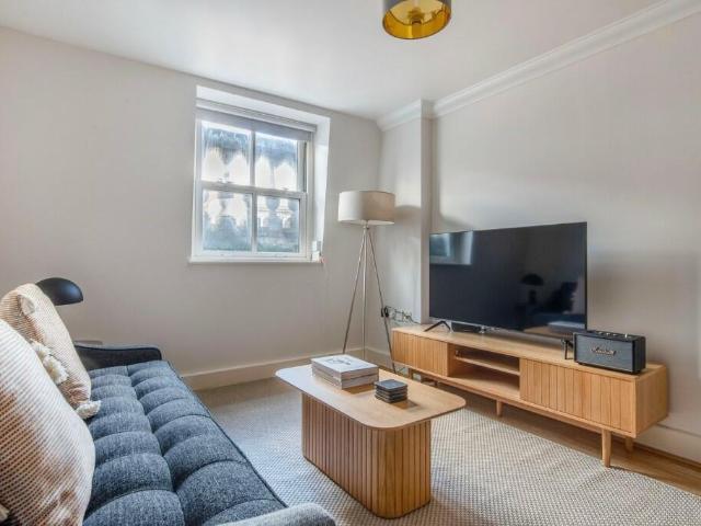 160 164 Earls Court Road, London SW5 1 bed flat to rent £2,350 pcm £542 pw