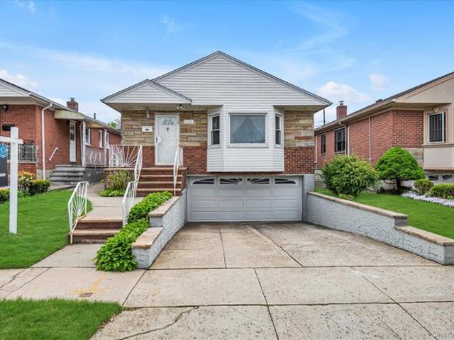 160 1 th Dr, Flushing, NY 11358