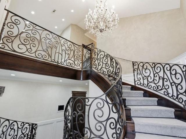 160 1 rd Street