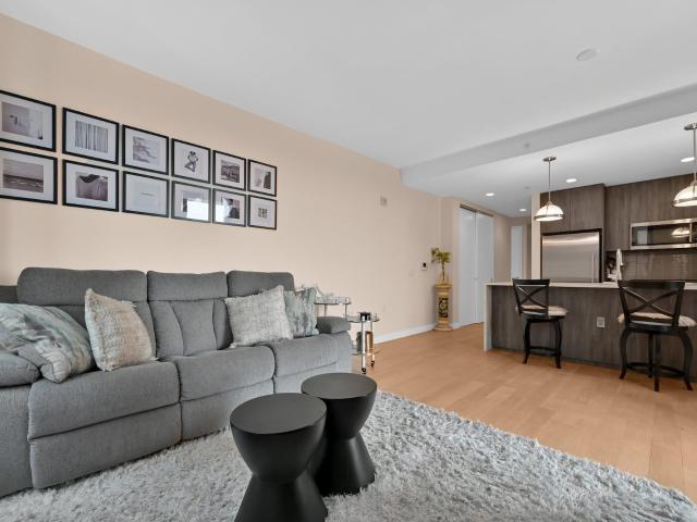 160 1St St # 913