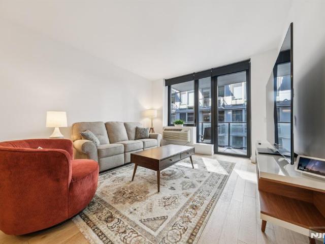 160 1st Street # 1111