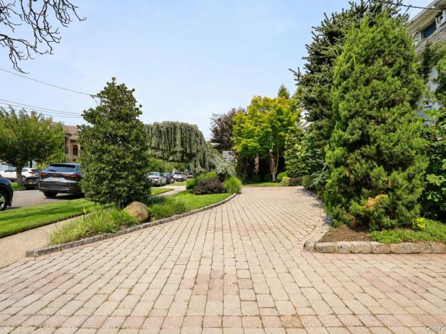 160 31 9th Avenue