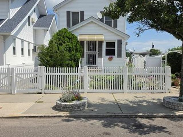 160 4 th St, Howard Beach, NY 11414