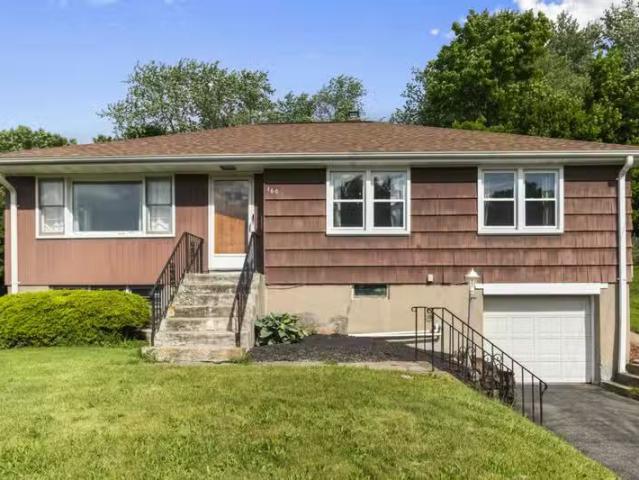 160 COLUMBUS AVE, MERIDEN, CT 06451 Single Family Residence Fo.