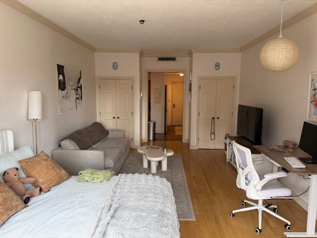 160 Commonwealth Ave # 608