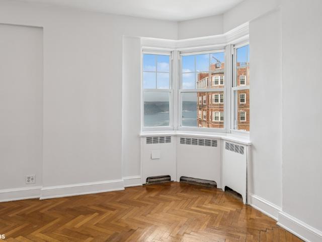 160 CABRINI Boulevard 127