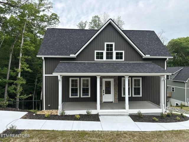 160 California Ave, Oak Ridge, TN 37830