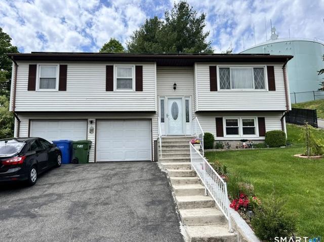 160 Cimarron Rd, Middletown, CT 06457