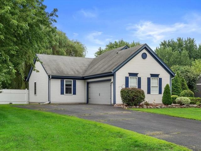 160 Cramer Ave, Dousman, WI 53118