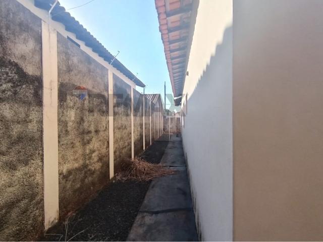 160 Área Útil Casa Alugar, 3 Dormitórios localizado em Rua Cláudio Manoel da Costa, 1.424, Carvalho, Ituiutaba, Minas Gerais, 38304248 | Brasil